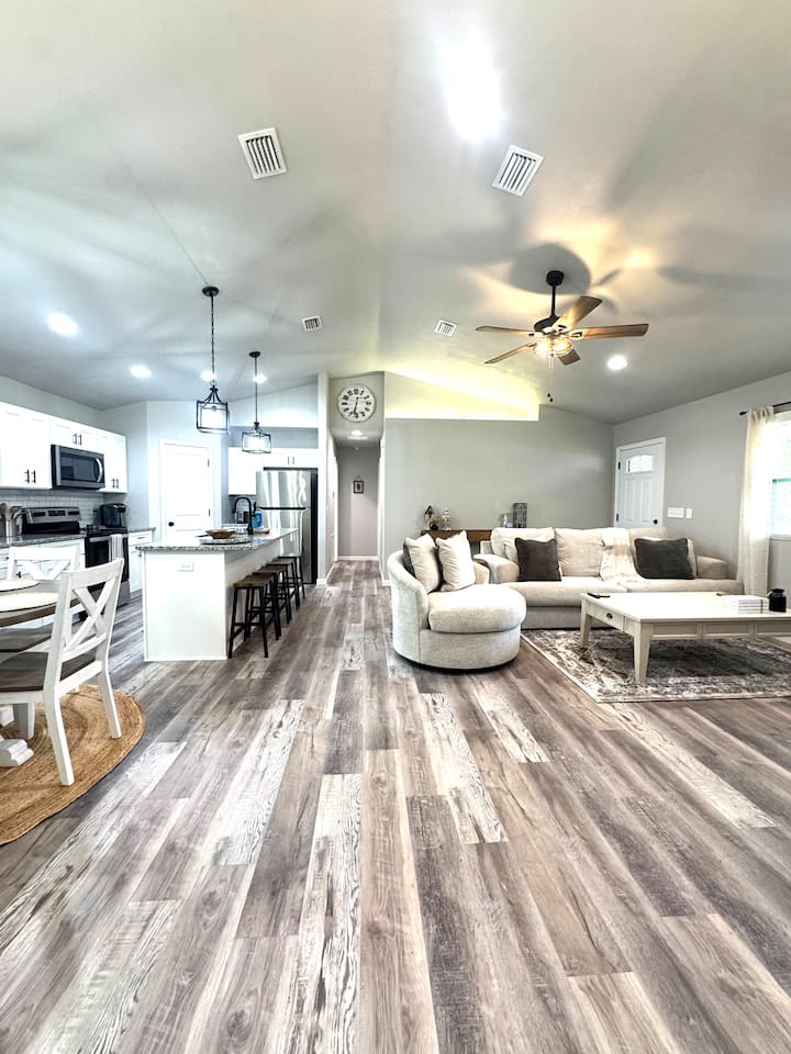 Charming Downtown High Springs Retreat. 3br/2ba - Gilchrist Blue Springs State Park, High Springs