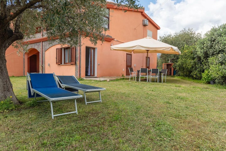 Vicino Al Mare
Natura, Giardino, Relax In Famiglia - Costa Rei