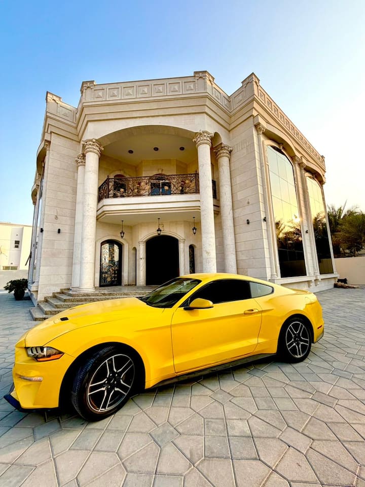 Blends With Japanese Capsule Hostel Luxury Villa - Dubai