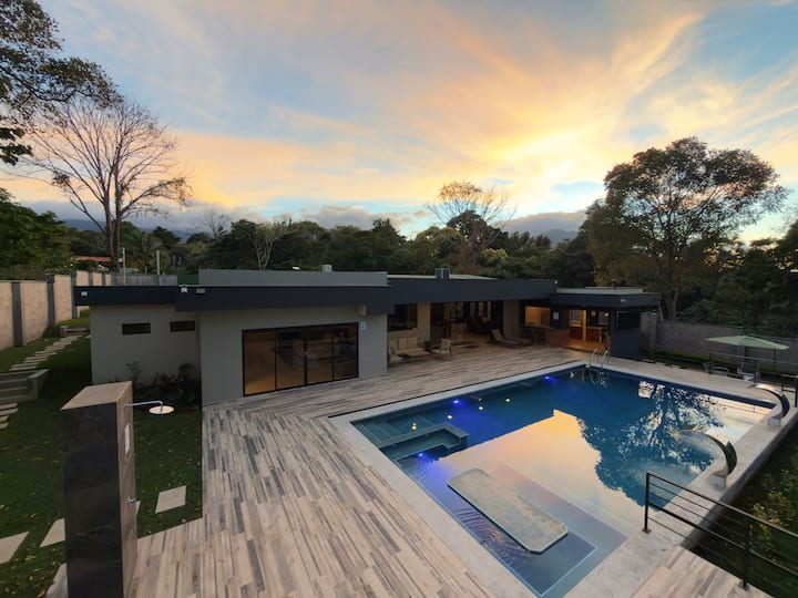 Modern House On Los Naranjos Road, Juayúa - El Salvador