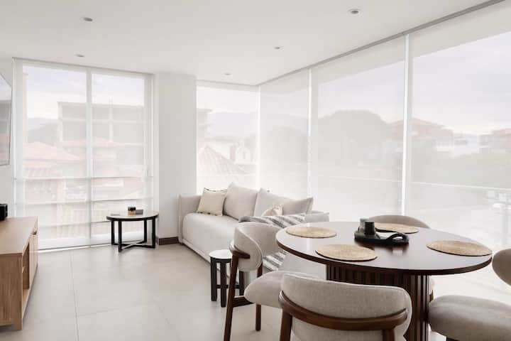 Modern 2br/2.5ba | Walk To Cafés & Remigio Crespo - Cuenca