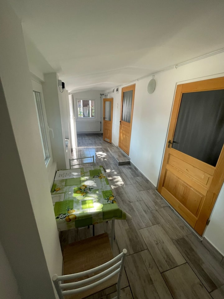 2 Szobás Teljes Ház 3 Főre Zárt Udvari Parkolóval - Kecskemét