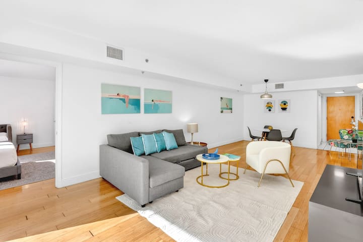 Brickell Condo W Pool, Gym, Balcony & Parking - Miami