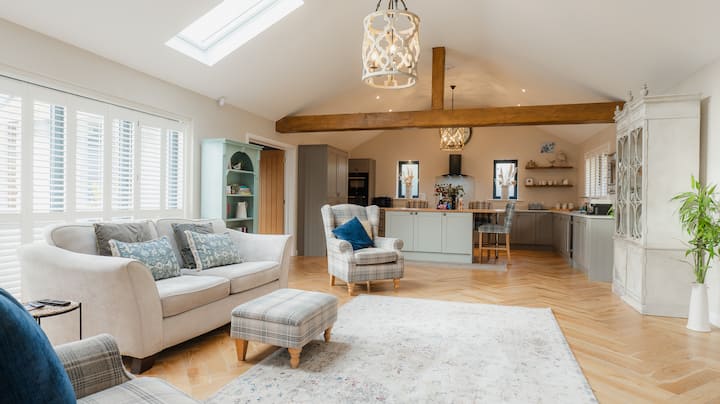 Charming Cottage Close To The Zoo & Cheshire Oaks! - Chester, UK