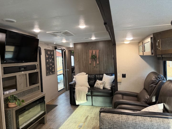 Oversized Camper W/ Wi-fi/king Bed/close To Lake - Lake Lanier, GA