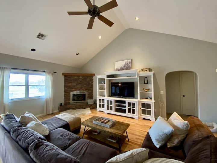Sweeping Mountain Views On 3.5 Acres - Montrose, CO