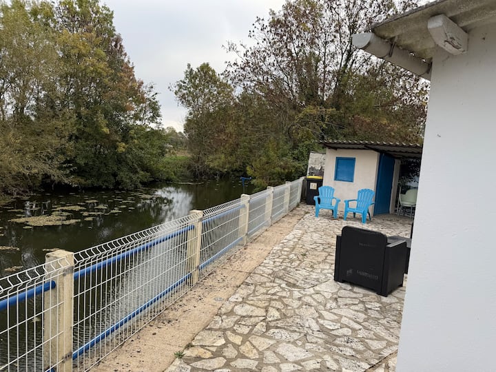 Maison Au Bord De L’eau Avec Jardin - Coulon