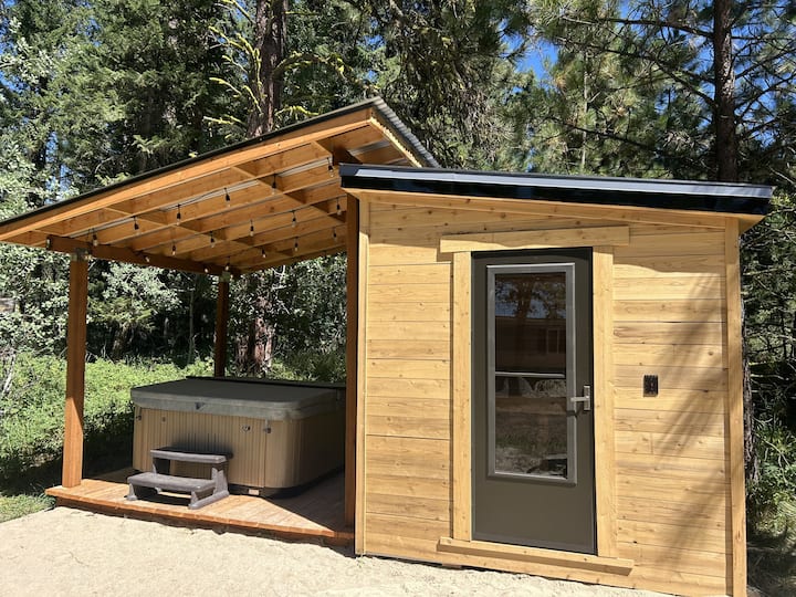 Bluebird Hideaway - Hot Tub, Sauna, 2 Bed/1 Bath - McCall, ID