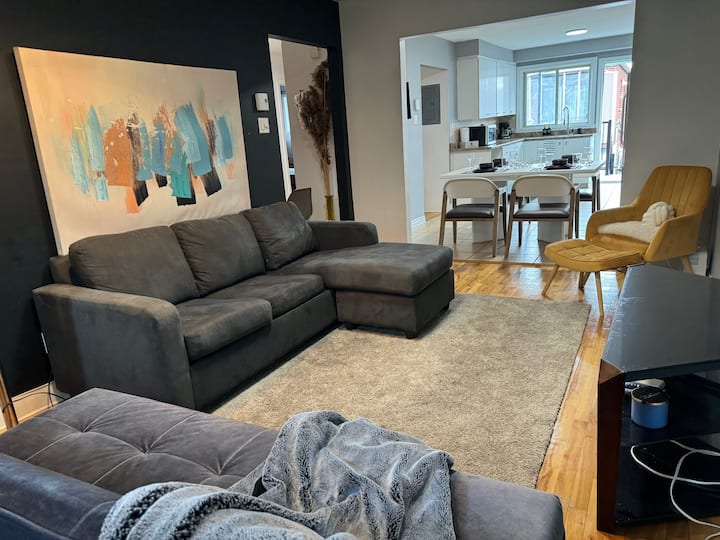 Cozy 3 Bedrooms In Montreal - Varennes