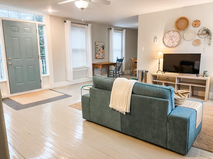 Cozy Coastal Hideaway In Chester Basin - Chester