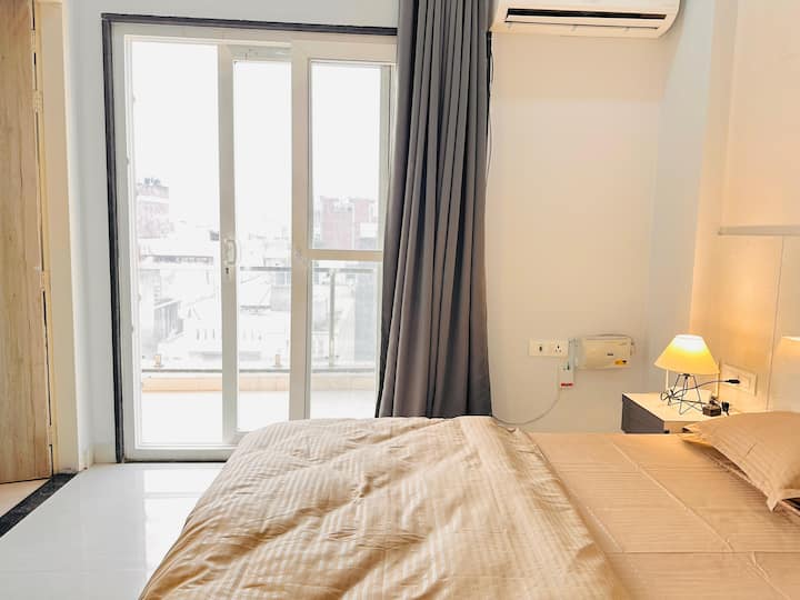 1bhk Flat With Modern Amenities And Early Check-in - Gurugram