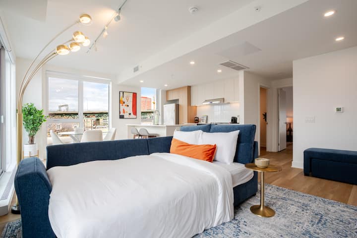 Mtl Retreat | Pool, Gym, Free Parking - Montreal