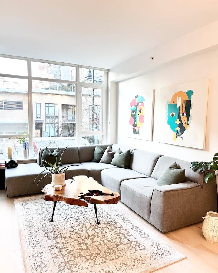 Luxury 2 Bedroom Apartment In North Vancouver - North Vancouver