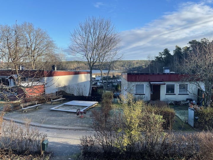 Radhus Om 159 Kvm Med Centralt Och Naturnära - Estocolmo