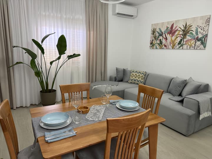 Stylish & Renovated Apartment In Central Durrës! - Albania