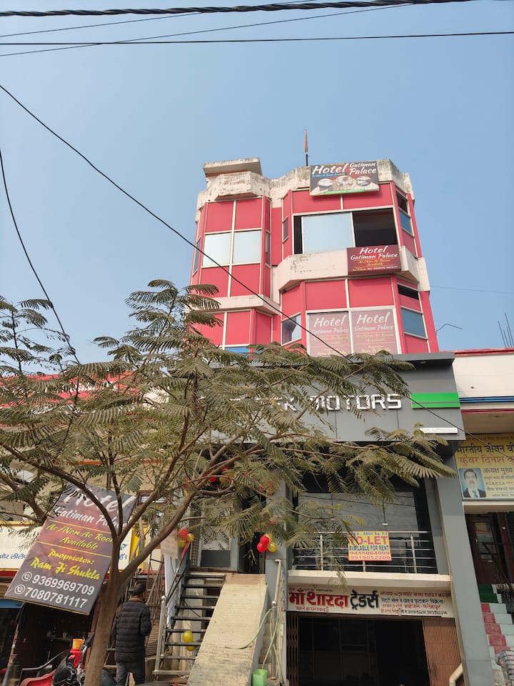 Hotel Gatiman Palace 
Ac Non Ac Room Available - Fatehpur