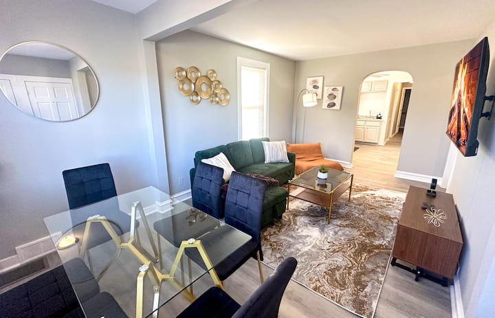 Elegant & Family-friendly 2 Br Apt Near The City - Hanson Park - Chicago
