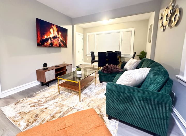 Elegant & Family-friendly 2 Br Apt Near The City - Brookfield, IL