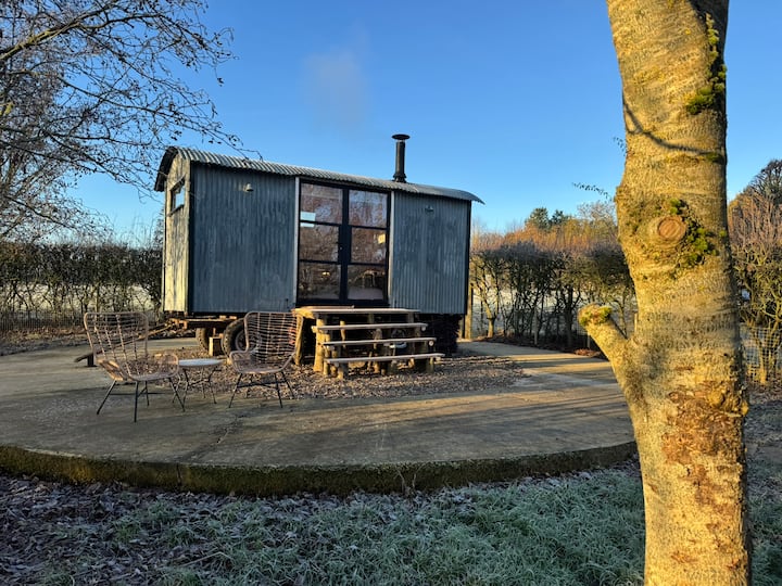 Shepherds Hut In Private Orchard On Idyllic Farm - Chipping Norton
