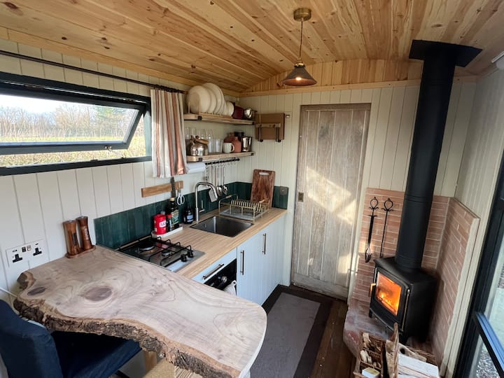 Shepherds Hut In Private Orchard On Idyllic Farm - Cotswolds
