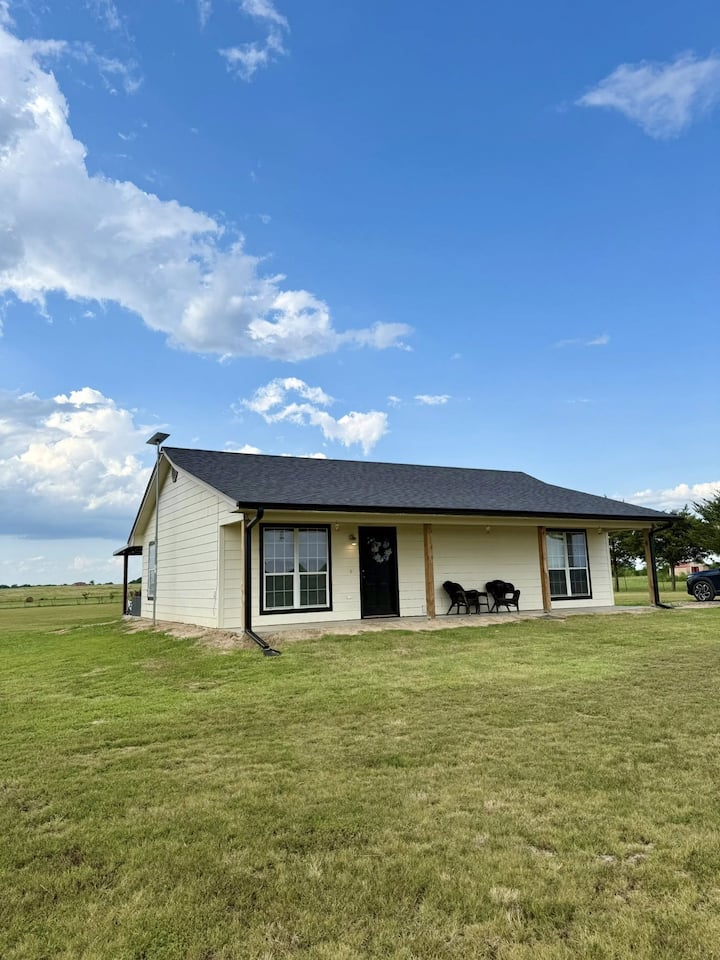 Scooters Cottage - Detroit, TX