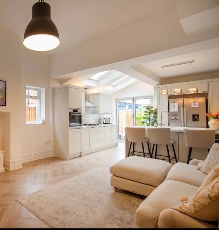 Beautiful Victorian Home Close To The Golf Course - Southport