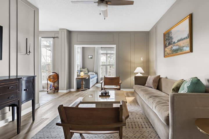 Central Dogwood King Suite W/ Office - Raleigh, NC