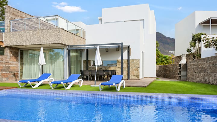 Private Villa With Pool · Close To The Beach - Adeje