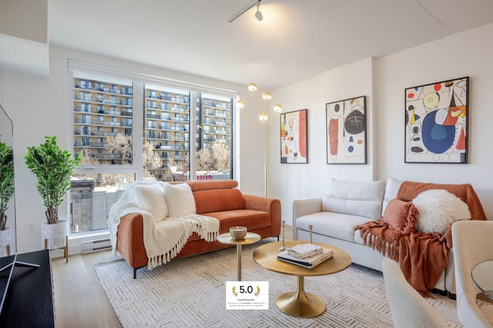 Downtown Retreat With Pool, Terrace & Ev Charging - Montreal