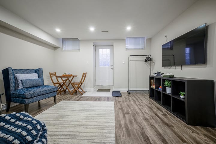 Separate Walk-out Basement Apartment In Oakville - Oakville