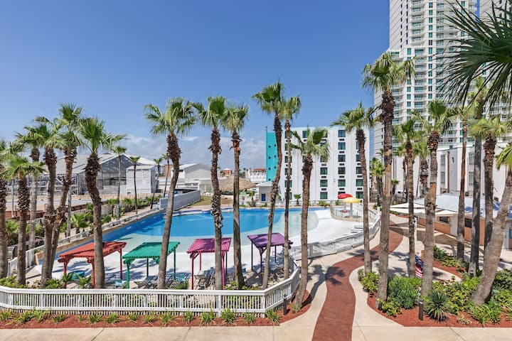 Island Oasis King Suite-pool, Gym & Beach - South Padre Island