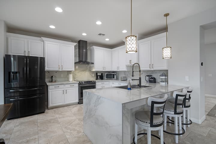 Westgate Retreat | Family & Pet-friendly 4br Home - Glendale, AZ