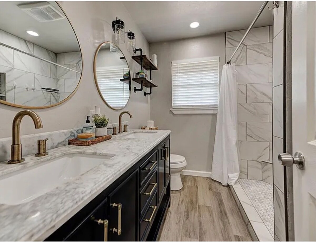 恵まれたロケーションにある暖かくモダンな家」 - 借りられる一軒家 - オクラホマ・シティ、オクラホマ州、アメリカ合衆国 - Airbnb