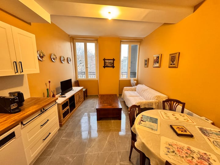 Studio Rénové, Les Commerces Sont à Son Pied. 6 P. - Montélimar