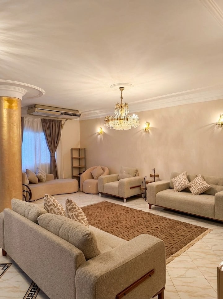 Crown Residence | 3br In Maadi - Jacuzzi & 75” Tv - Egypt