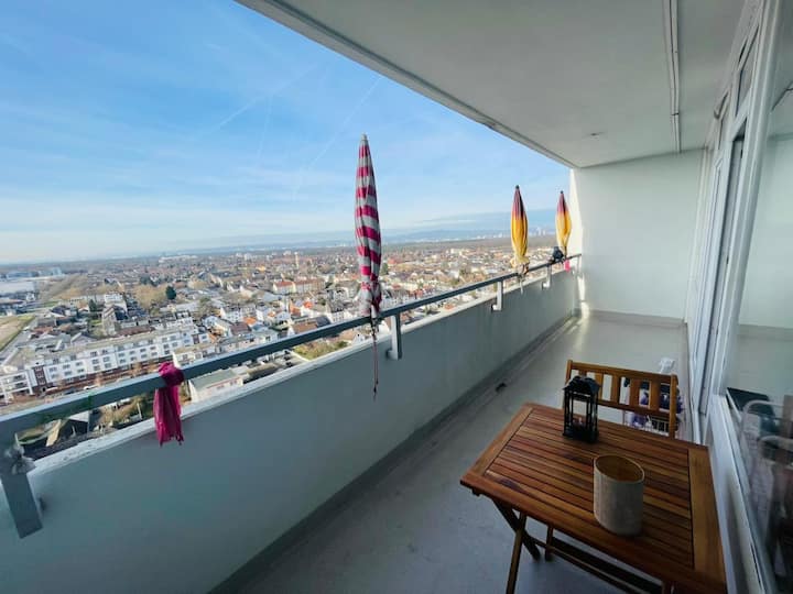 Modern 2.5 Room Flat With Panoramic Skyline View - Frankfurt