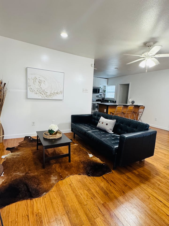 Cozy 2-bedroom Duplex – Your Home Away From Home - Dallas