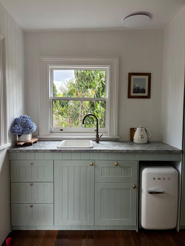 Cosy Studio In Trevallyn - Riverside