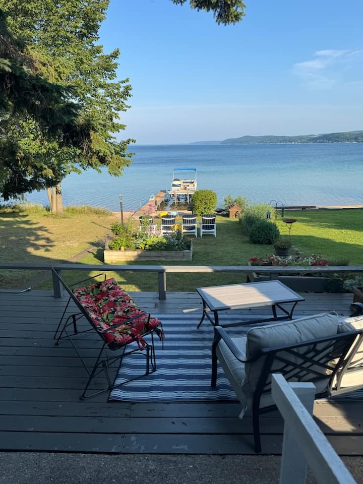 Beautiful Lake House! - Honor, MI