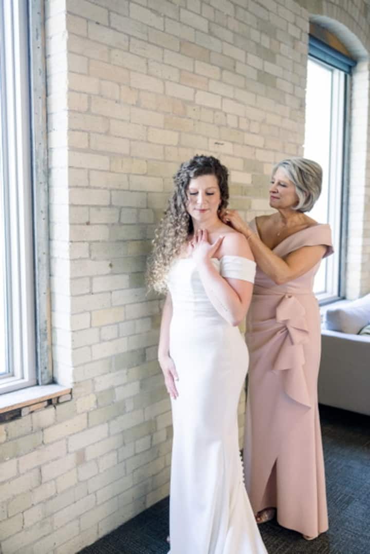 Memoria: A Luxury Cream City Bridal Suite - Milwaukee