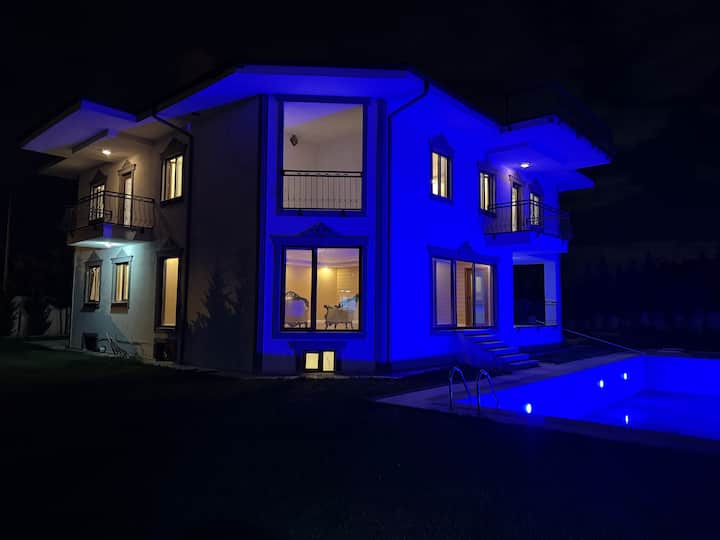 5+1 Lüks Eşyalı Hamam, Saunalı Villa - Beylikdüzü