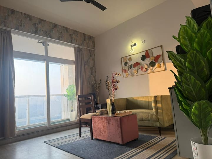 Casa Royal@ Spectrum Mall With Cityview - Noida