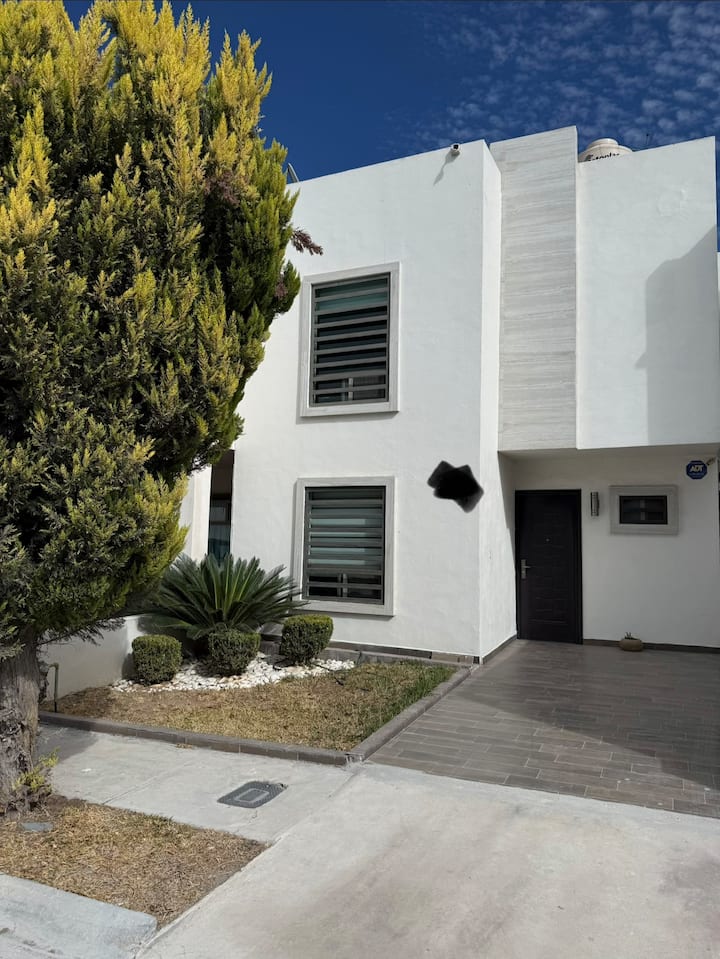 Cómodo Alojamiento En Fraccionamiento Privado. - Saltillo