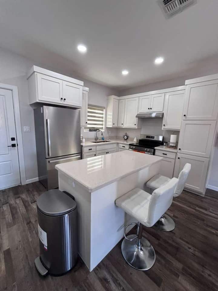 Comfortable Family Friendly Townhome Edinburg Tx - Edinburg, TX