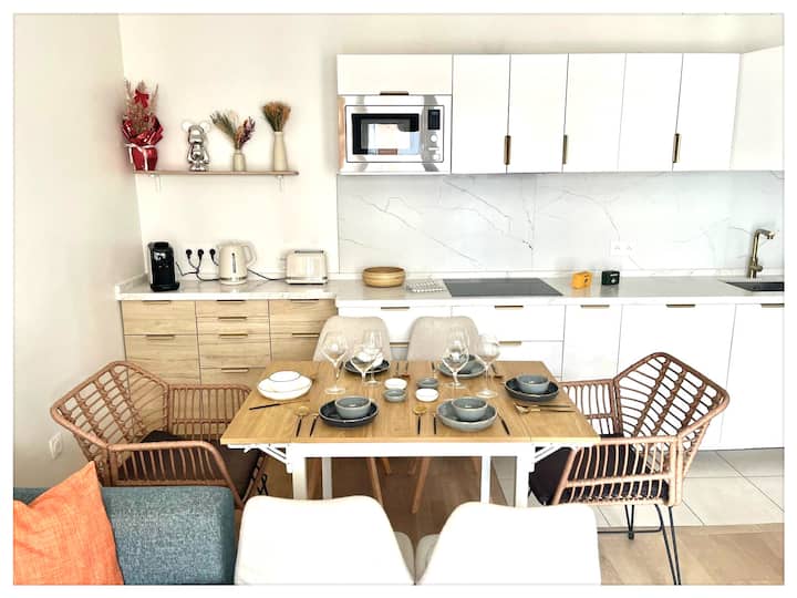 3 Pièces, Proche De Paris Terrasse Et Parking - Romainville