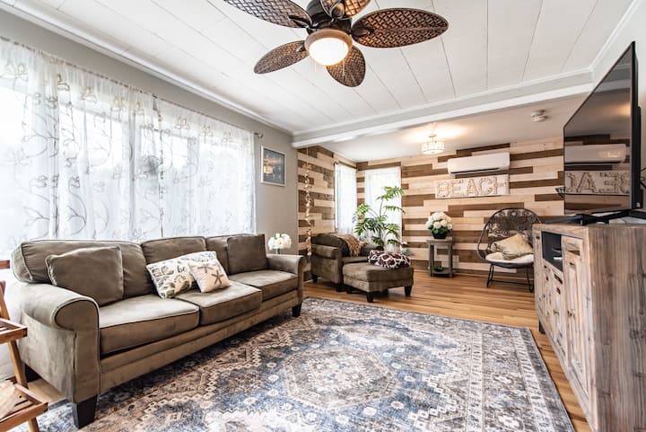 Cozy Sand Hill Cove Cottage, 1/2 Mile From Beach! - Narragansett, RI