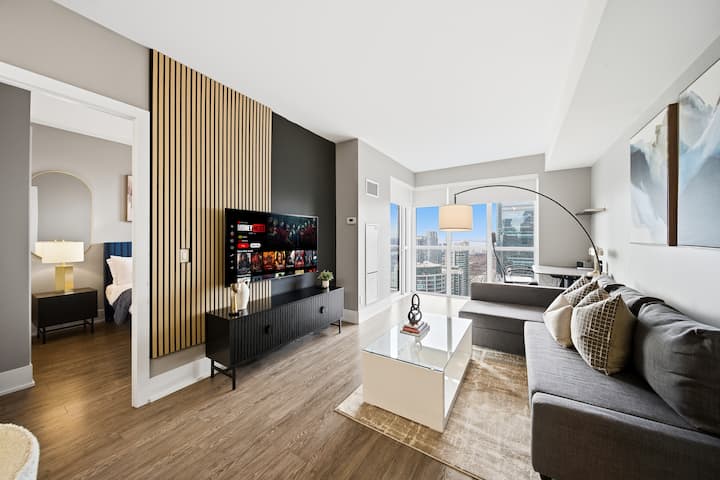 Modern City Condo W/ Parking | Walk To Cn Tower! - Toronto, ON