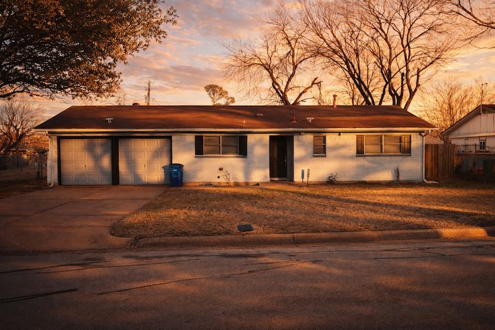 Spacious Family Home Near Dfw Airport ·Entire Home - Grapevine, TX