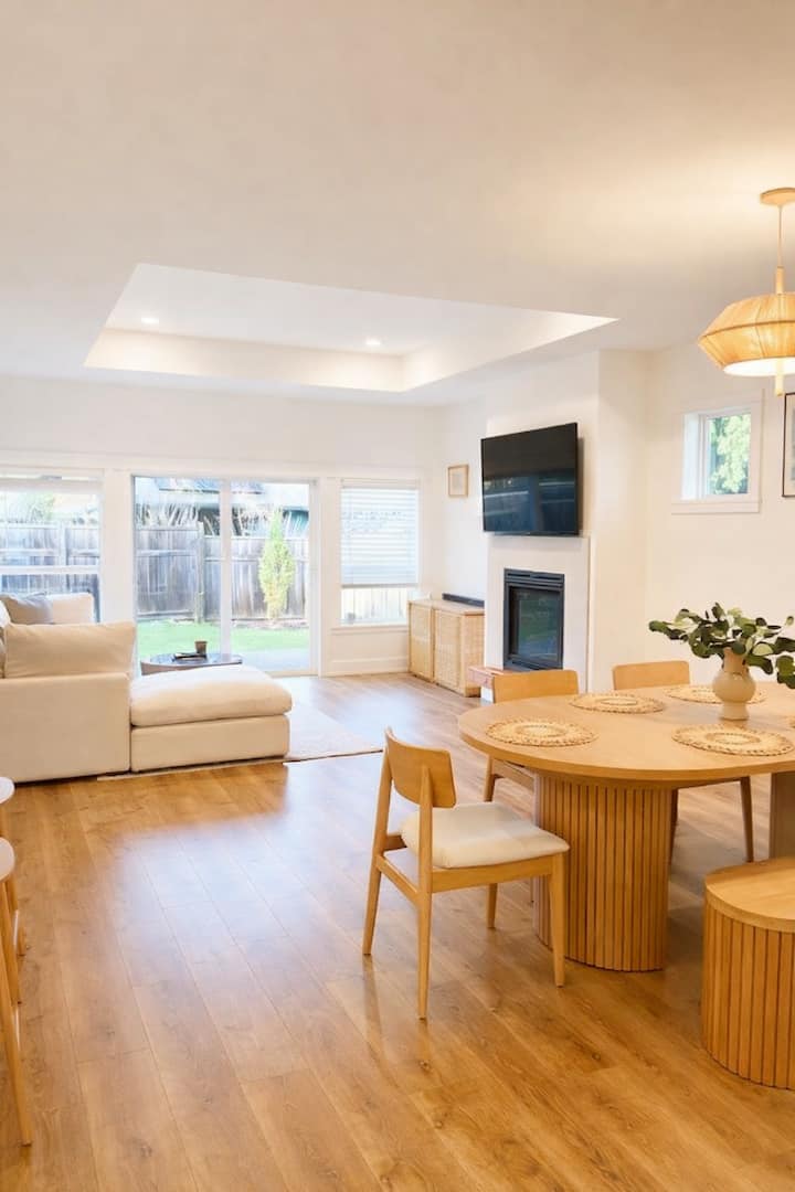 Calm Modern Home In The Comox Valley - Comox