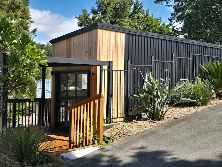 Hideaway In The Hithe | Greenhithe Tiny Retreat - Riverhead